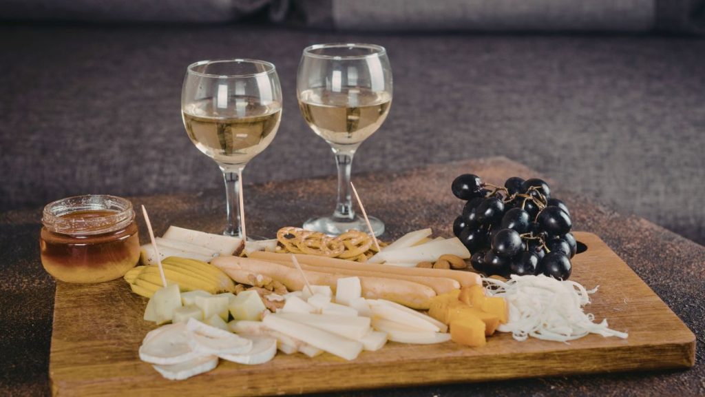 The Best Cheese to Pair With Every Type of Wine - Dallas Single (Mom ...