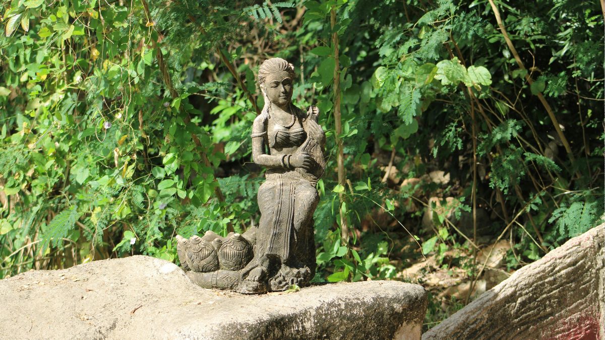 Garden Statues That Add Character To Your Yard - Dallas Single (Mom ...