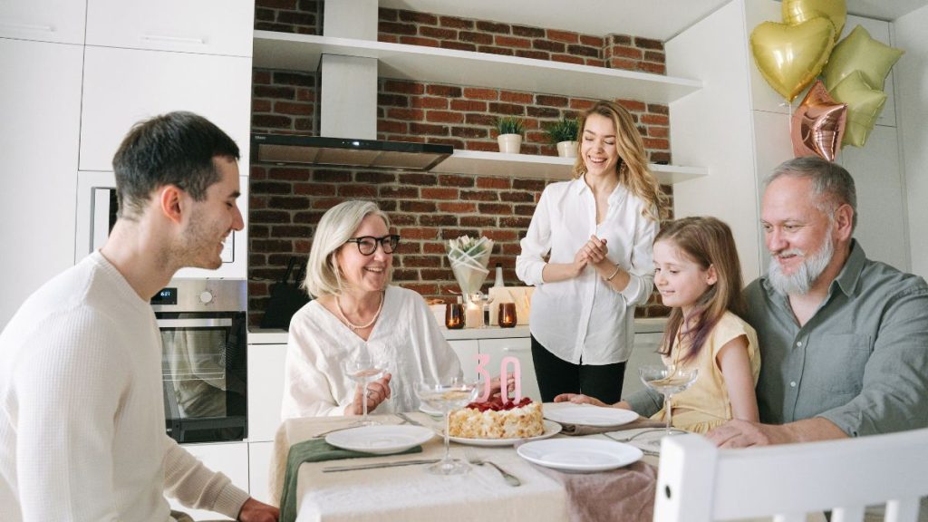 Ten Signs That a Person Grew Up in a Happy Family - Dallas Single (Mom ...